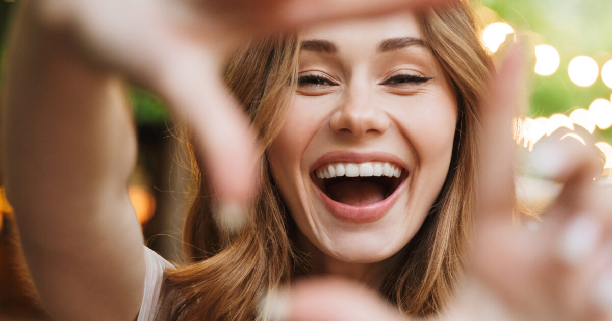 Schöne Zähne ganz ohne Draht-Zahnspange | Box by Blick